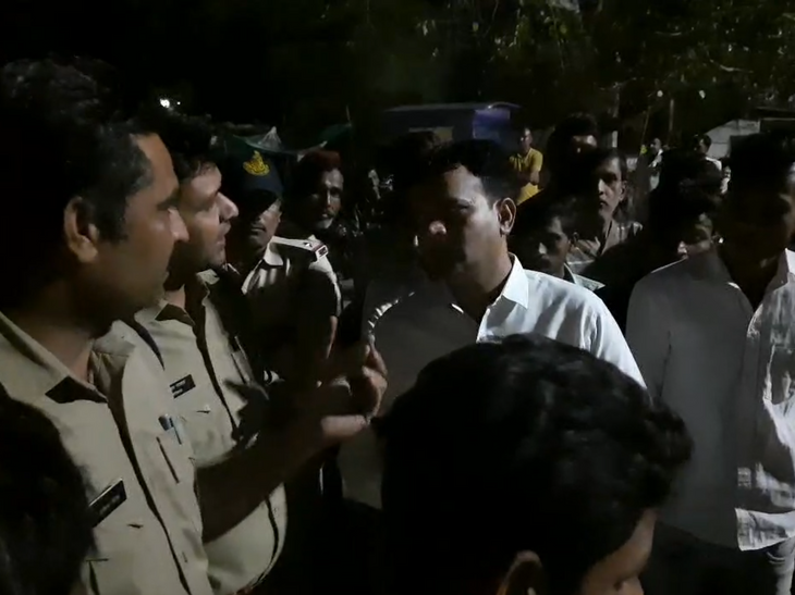 Silwani State Highway jammed due to the death of a youth | युवक की मौत ...