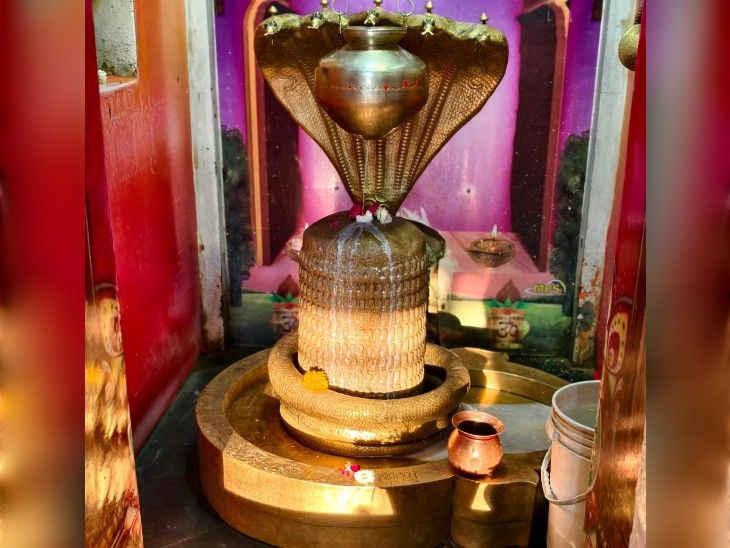 Abhishekam of Lord Shiva with Sun rays
