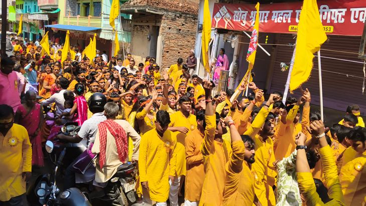 The area resonates with the chants of Maa Mathurasini | मां मथुरासिनी ...