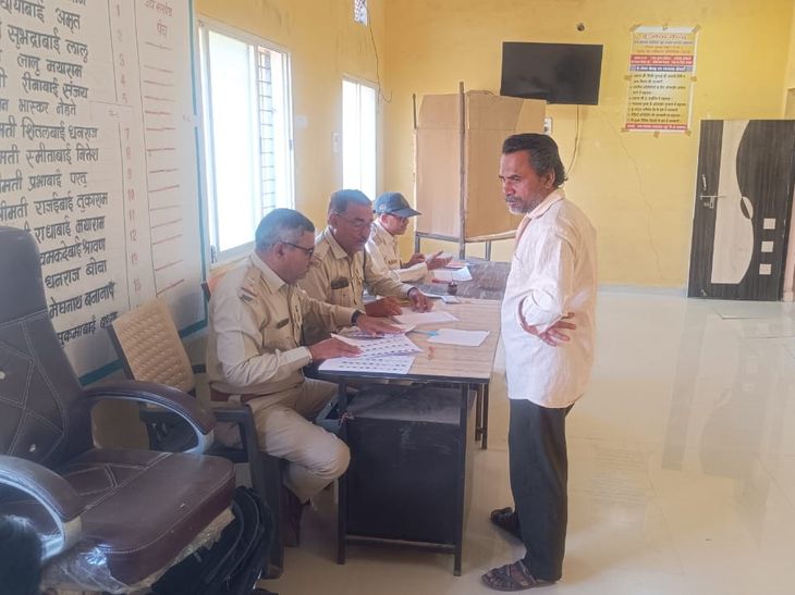 Election of women president in Saikheda forest protection committee ...