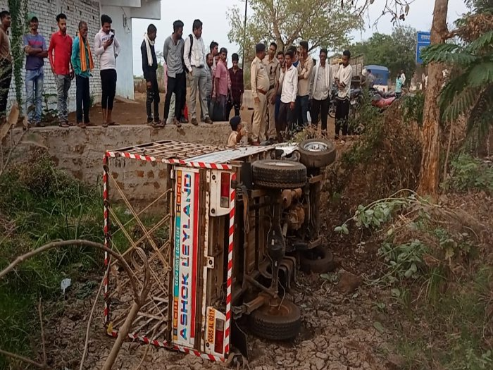 A high speed pickup collided with a tree and fell into a dry drain