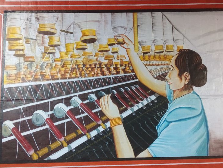 Unique initiative: Painting of walls on textile theme in Vastra Nagari ...