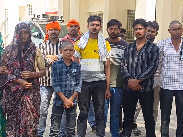 Dharmendra Tomar murder case of Sangoli village | मुरैना SP ऑफिस पहुंचे धर्मेंद्र तोमर के परिजन ...