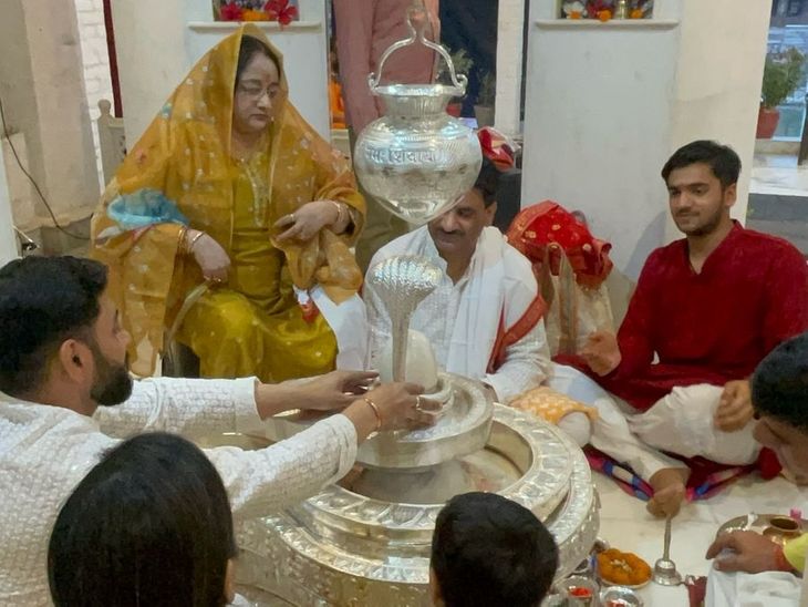Special decoration in the 250 year old temple of Malihabad | मलिहाबाद ...