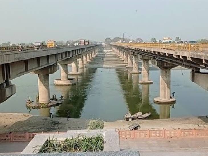 A new bridge will be built 50 meters away from the old Ganga bridge ...