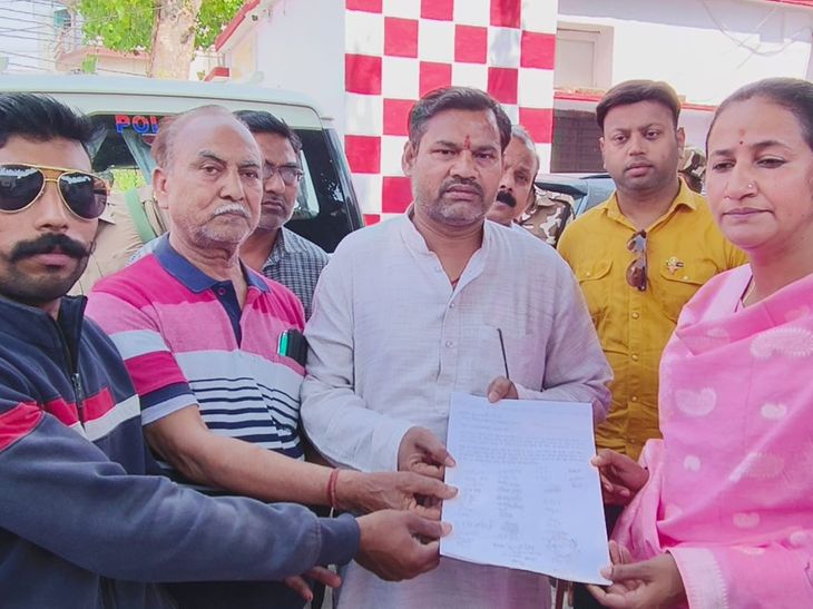 Kshatriya community protests against SP MP in Sambhal