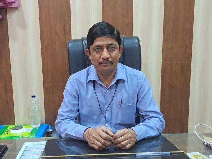 New Tehsildar of Bikapur took charge Rajesh Kumar Verma | बीकापुर के नए तहसीलदार ने संभाला ...