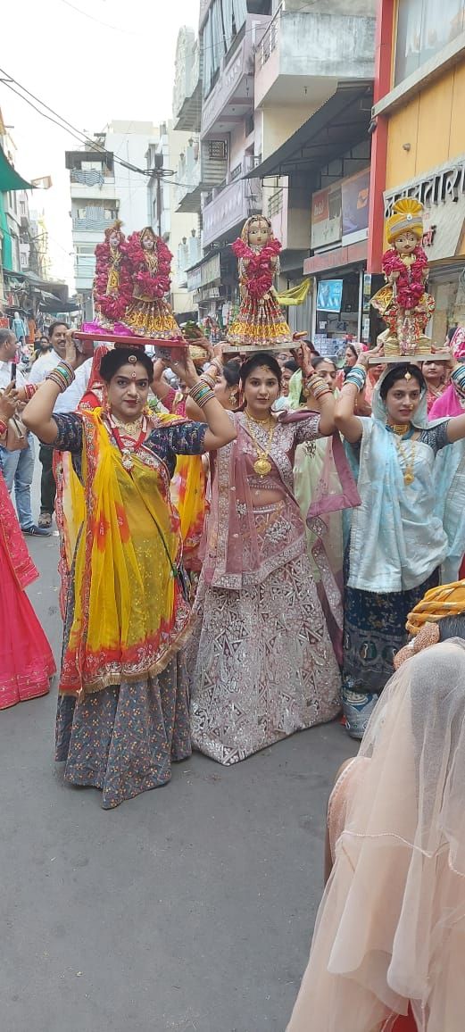 Women dressed in traditional attire took out Gangaur Mata's bana ...
