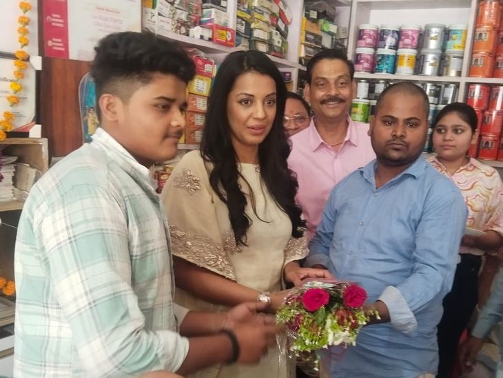 Reached for promotion of Asian Paints' Neo Bharat product, attended ...