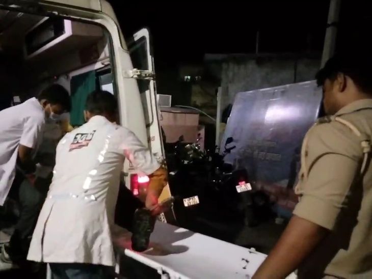 An unknown vehicle hit a bike rider in Mahoba | महोबा में अज्ञात वाहन ने बाइक सवार को मारी टक्कर ...