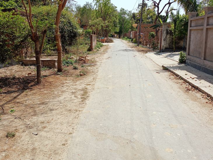 Strong wind and sunshine in Ayodhya affected life | अयोध्या में तेज हवा ...