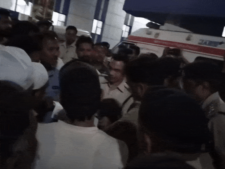 After the death of the patient, the angry crowd created a ruckus ...