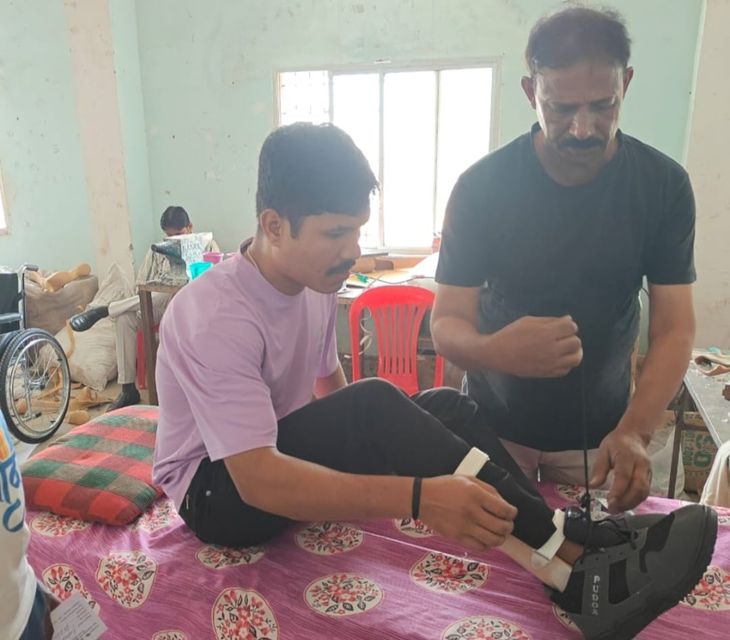 A soldier who lost his leg due to pressure IED was given an artificial ...