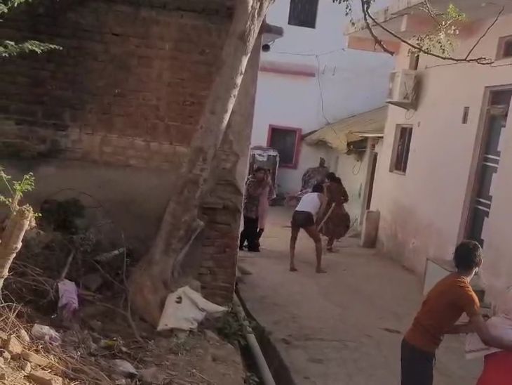 Fight in property dispute in Jaitwara; VIDEO | जैतवारा में प्रॉपर्टी ...