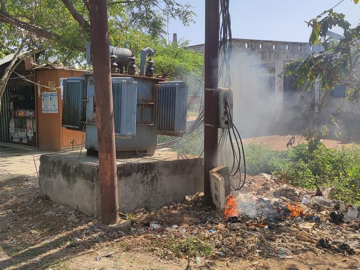 A transformer caught fire due to a short circuit in Bilgram | बिलग्राम ...