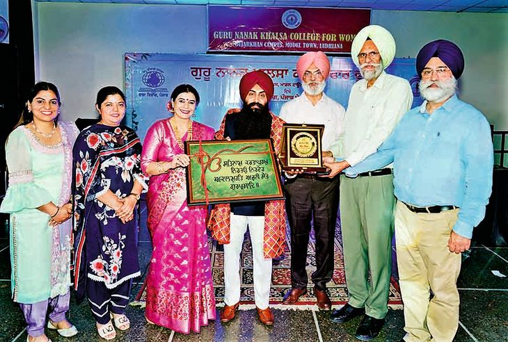Punjabi singer Sardar Bir Singh's songs mesmerize audience