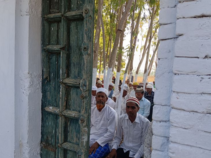 Celebration of Eid in Chandanpur, Bahraich, Bahraich news | चंदनपुर में ...