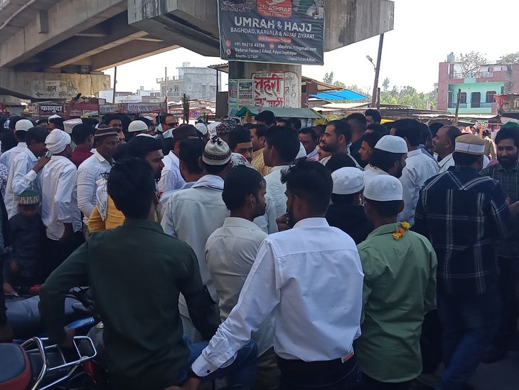 Namaz was offered in the mosques of Gauriganj | गौरीगंज के मस्जिदों में ...