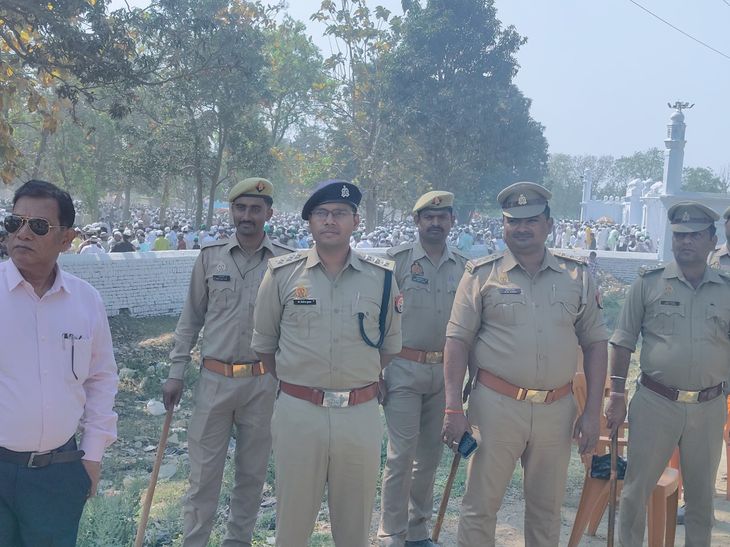 Thousands of people offered namaz at Dargah Peer Haneef, police and ...