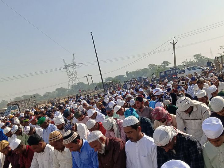 Crowds of Namazis gathered in Sasni on Eid-ul-Azha | ईद-उल-अजहा पर ...