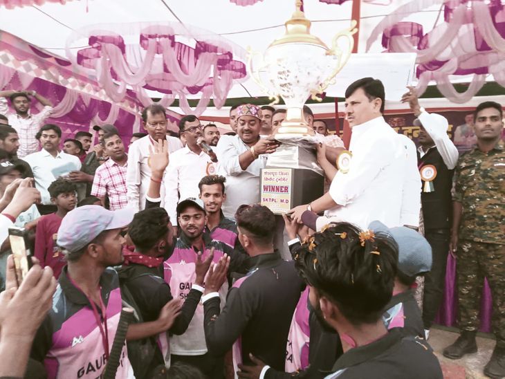 Final: Gagri team captured the title | फाइनल: गगरी टीम ने खिताब पर किया ...