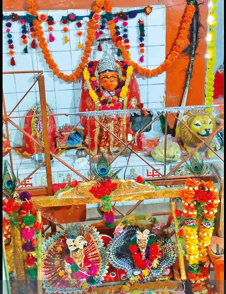 On Navratri, devotees are reaching the goddess temples to have darshan ...