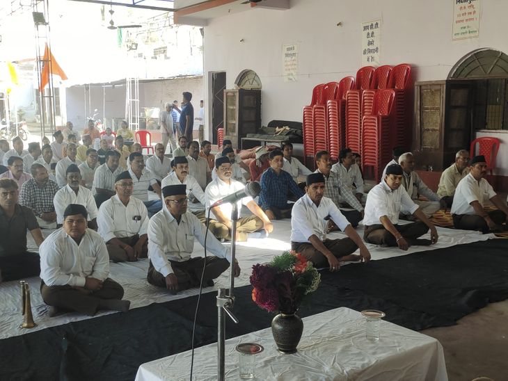 New year celebrated with pomp in Kailaras | कैलारस में धूमधाम से मनाया ...