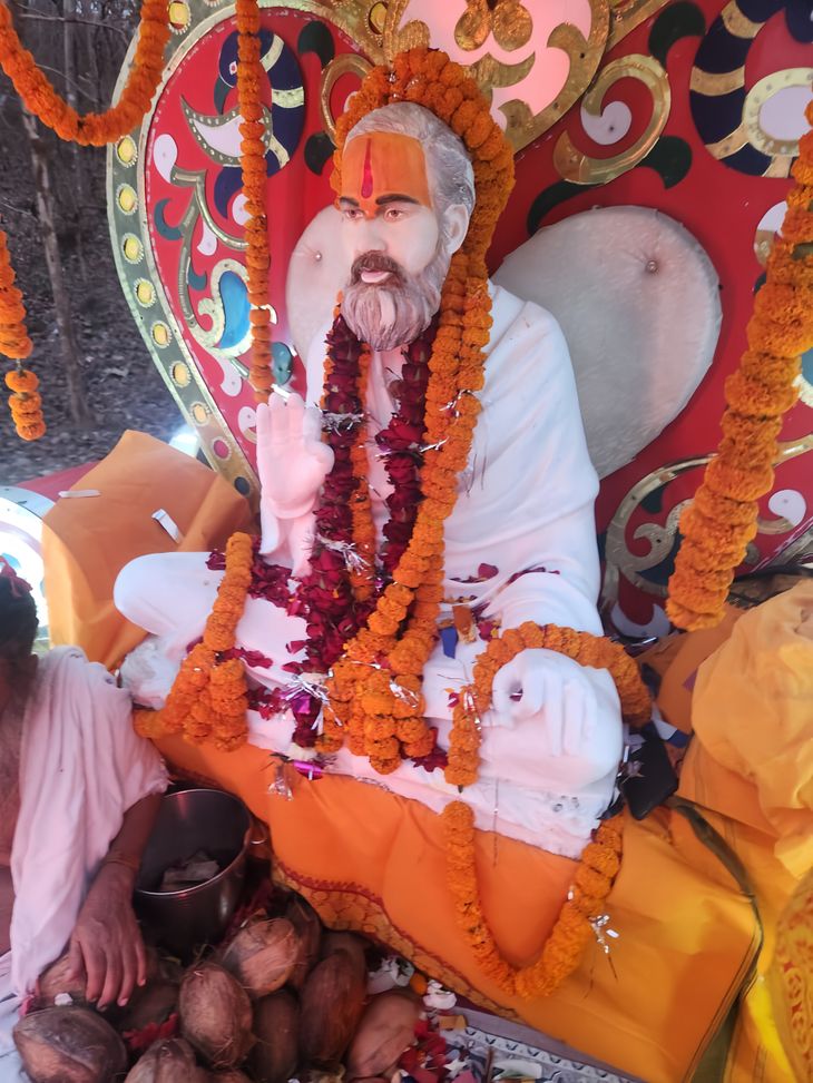 Statue of Rajyogi Baba installed in Pateshwar Dham