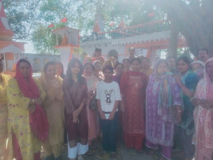 Devotees from Jammu and Kashmir visited the place | जम्मू-कश्मीर से आए ...