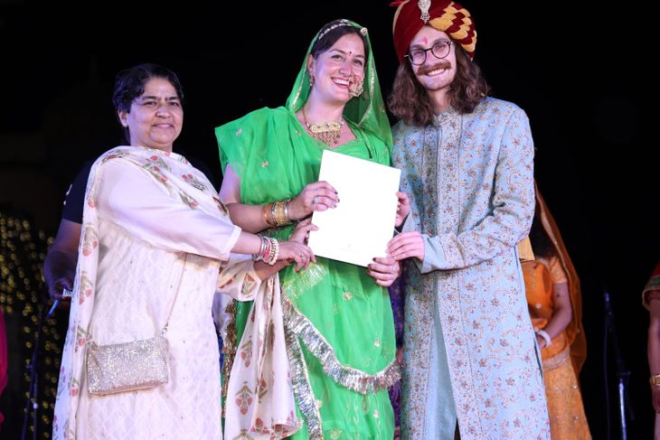 Foreign couples arrived dressed in Mewari style, Israeli couple was the ...