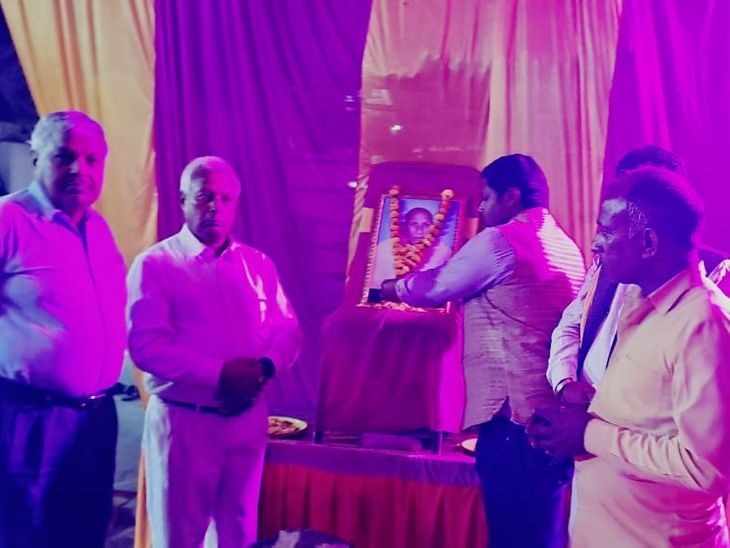 Lawyers of Bhinga Tehsil paid tribute, many lawyers including former ...