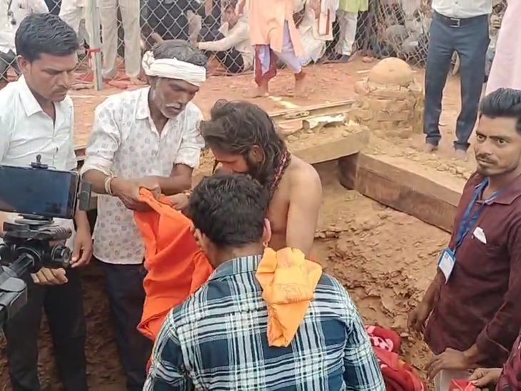 Bal Brahmachari's 72 hour long Samadhi completed in Damoh | दमोह में ...