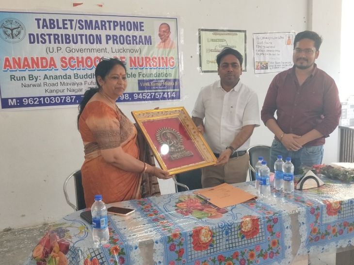 90 students of Ananda Nursing School got digital companion SDM ...