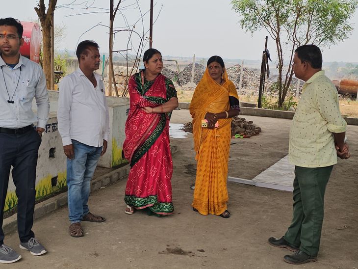 Instructions to extinguish the fire in Multai Trenching Ground | मुलताई ...