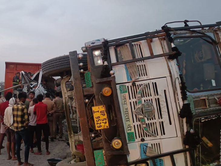 A truck loaded with ballast hit a vehicle in Mardah | मरदह में गिट्टी ...