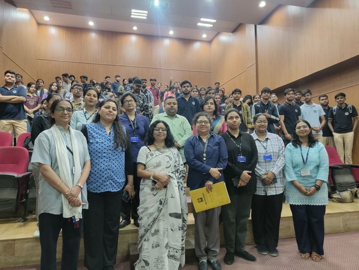 Lecture by Professor Seema Sarkar of Navayug College, Lucknow