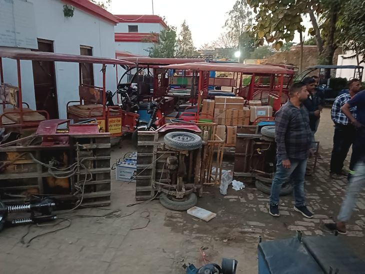 27 illegal e-rickshaws seized in Bijnor | बिजनौर में 27 अवैध ई-रिक्शा जब्त: ट्रैफिक विभाग की ओर ...