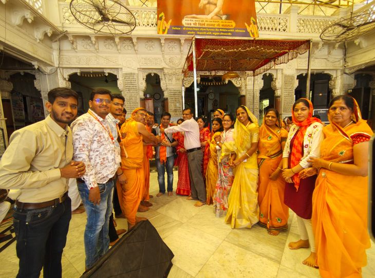A group of 70 travellers who went to visit Sammed Shikhar Ji returned ...