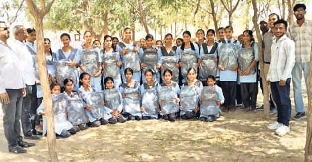 School bags distributed to 52 girls on Padam Singh's death anniversary ...