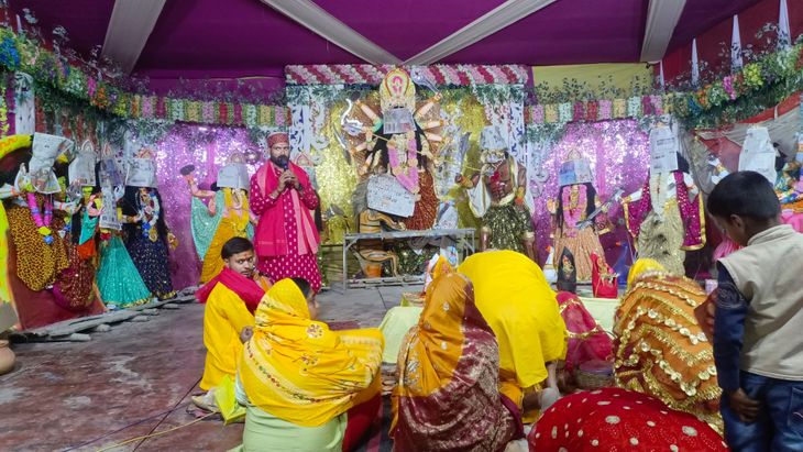 Shukdev ji heard the story from Lord Shiva and narrated the Bhagwat ...