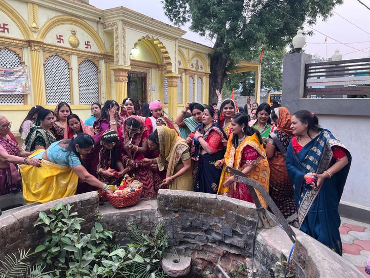 Gangaur was immersed by taking out a procession in Bhaunra | भौंरा में ...