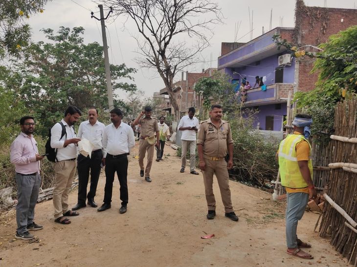 Action on government land in Duddhi | दुद्धी में सरकारी जमीन पर ...