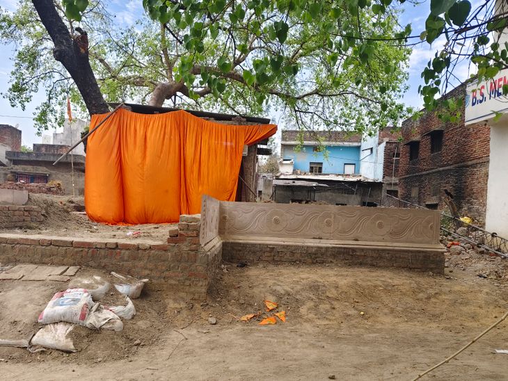 Reconstruction of Maa Kali temple started in Chhapia