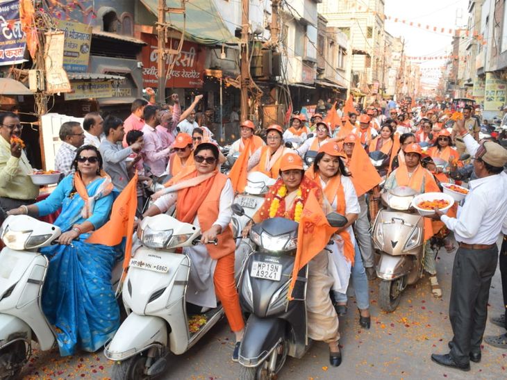 Women power scooty rally in Satna on the occasion of Ram Navami ...
