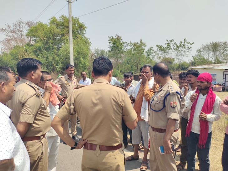 Protest against liquor shop continues in the village | गांव में शराब ...