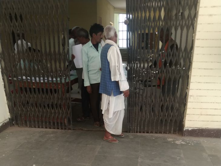 50 complaints were received on Ikouna Tehsil Diwas | इकौना तहसील दिवस ...