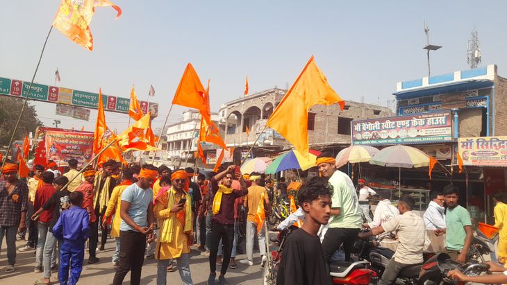 A grand procession was taken out on the occasion of Shri Ram's birth ...