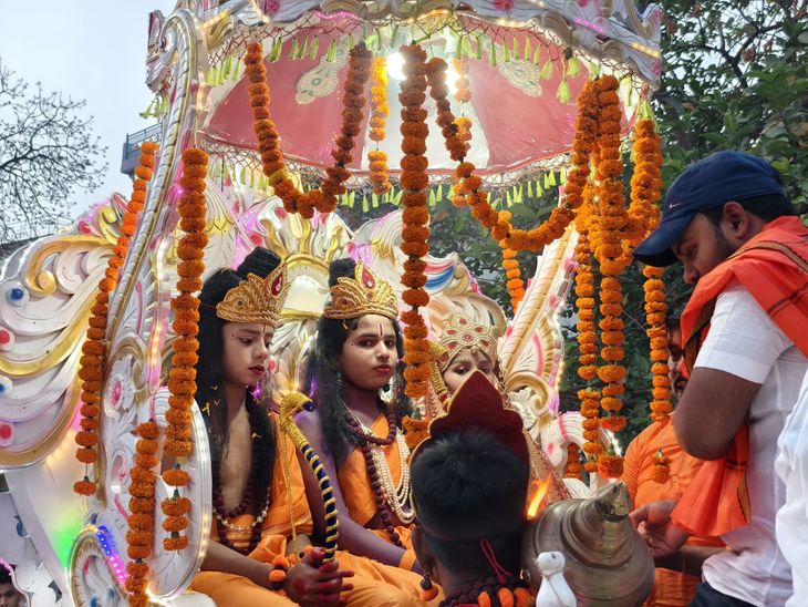 A grand procession was taken out in Fatehpur, the whole area was ...