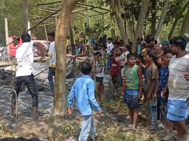 20 houses caught fire in Araria | अररिया में 20 घरों में लगी आग: अनाज, कपड़े, फर्नीचर समेत सारा ...