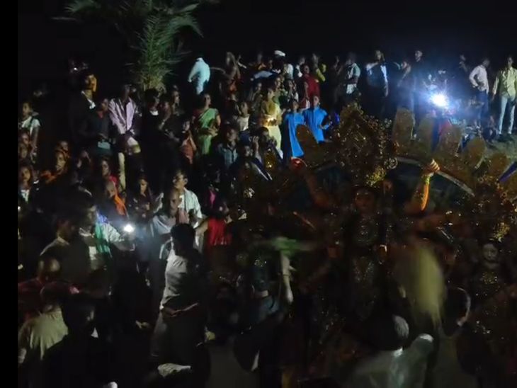 12 people fell into a burning fire pit in Jamui | जमुई में जलते ...